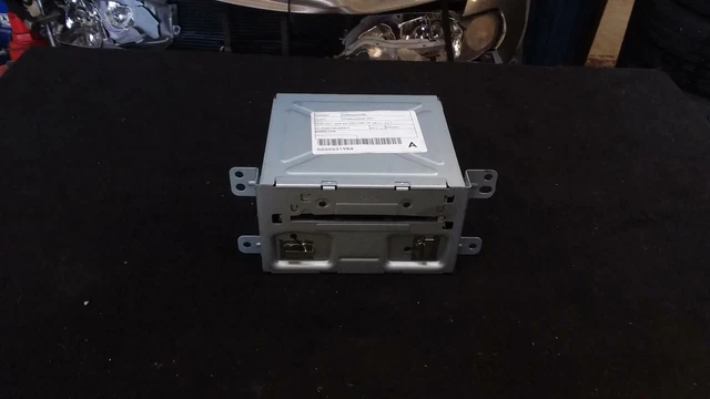 HOLDEN COMMODORE STEREO/HEAD Unit Head Unit, Non Sat Nav Type, Vf, 05/ ...