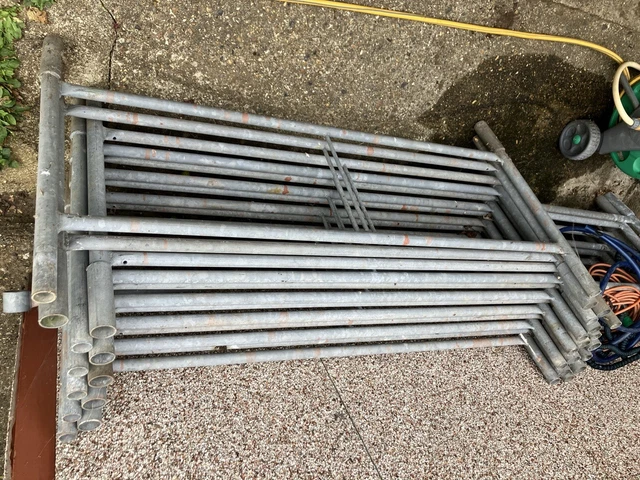 STEEL SCAFFOLDING STILLAGE Metal Post, Stackable with casters and ...