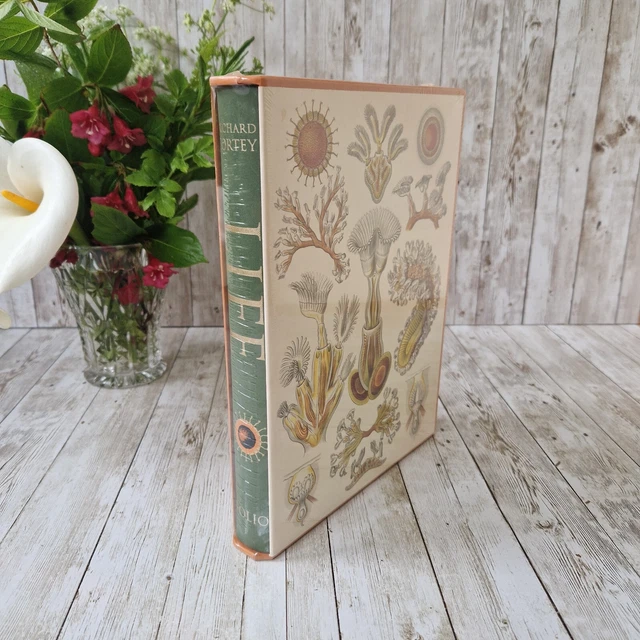 LIVRE RIGIDE LIFE by Richard Fortey Folio Society avec étui à lèvres ...