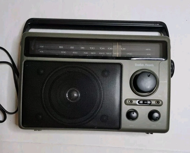 VINTAGE RADIO SHACK Realistic Portable Radio Model 12-639 - Tested ...