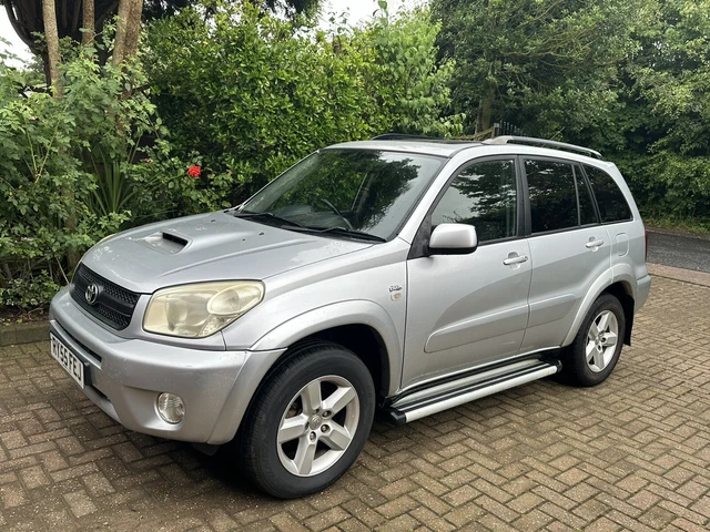 TOYOTA RAV 4 2005 2.0 D4D Diesel 5 Door XTR BREAKING Spares or Repairs ...