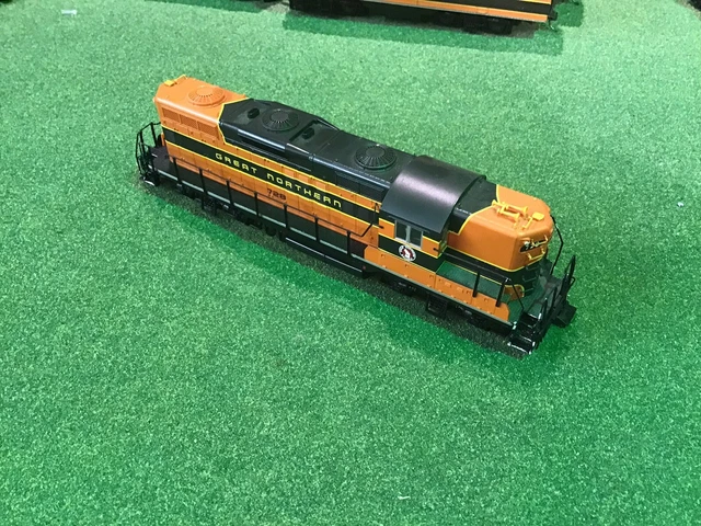 PROTO 2000 HO Scale GP7 Diesel Locomotive Great Northern Tested Working ...