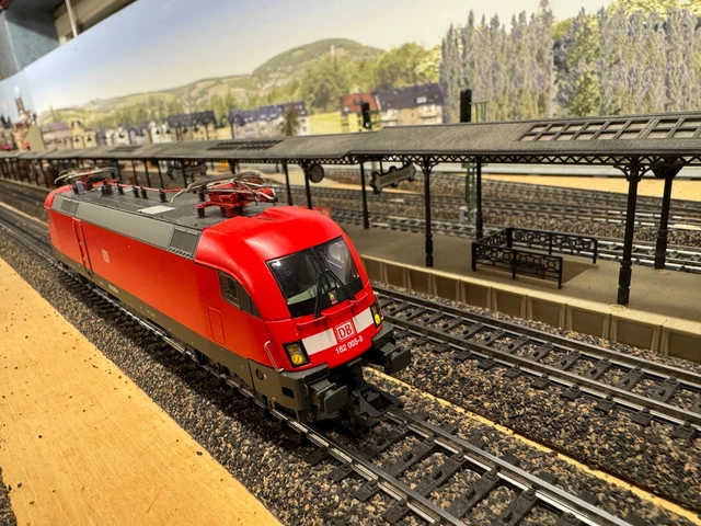 MÄRKLIN E-LOK BR 182 005-9 mit C-Sinus-Motor und Geräuschmodul (39830 ...