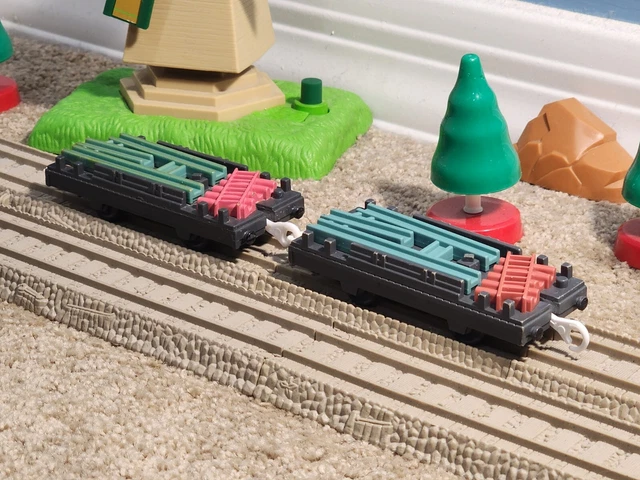 TOMY TRACKMASTER THOMAS & Friends Flatbed Cargo Cars Train Lot of 2 £14 ...