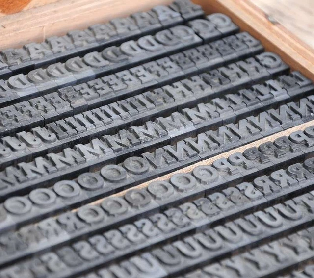 POLICE DE CARACTÈRES plomb lettres typographie imprimerie tampon metier ...