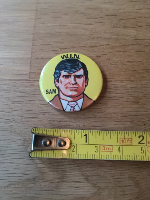 JOE 90 WIN genuine vintage 1960s kelloggs promotional tin pin BADGE SAM ...