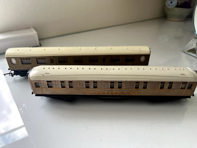 HORNBY/ TRI-ANG 2 x LNER TEAK LIVERY SLEEPING AND COACH CARRIAGES OO ...