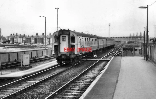 PHOTO 1981 Class 33/1 Loco No 33117 Leaving Poole A Train For Weymouth ...