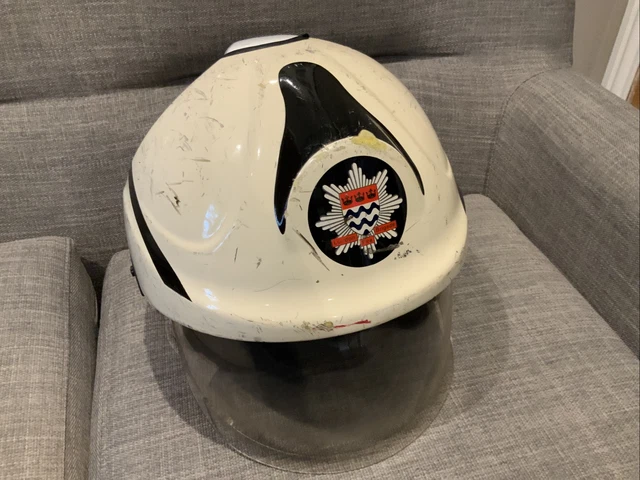 ***CROMWELL F600, LONDON Fire Brigade Helmet. Watch Commander/Station ...