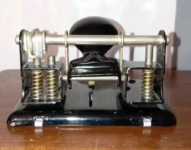 ANTICA FORATRICE BUCA FOGLI 2 Fori Nera Con passo regolabile Prima metà ...