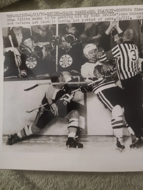 1970 NHL HOCKEY Photo Stan Mikita Johnny Mckenzie Chicago Blackhawks ...