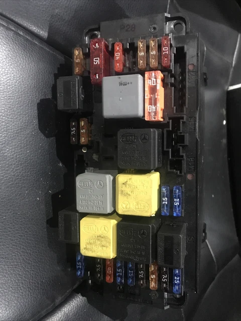 MERCEDES C CLASS W203 Front Sam Fuse Box Unit A0025459401 £54.99 ...