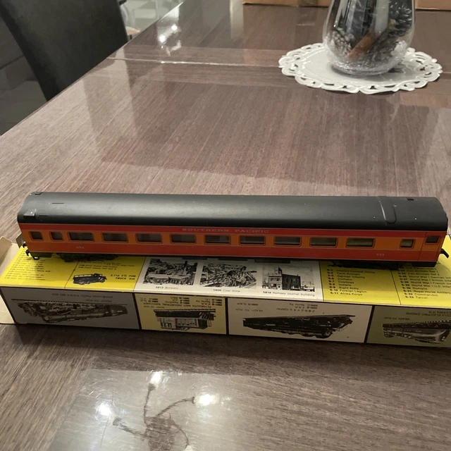 AN AMERICAN HO Gauge By Rivarossi 1930 Southern Pacific 85ft Coach ...
