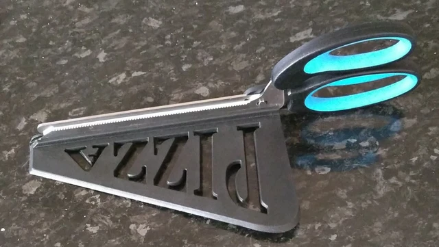 CHICAGO TOWN PIZZA Scissors Easy Way To Cut Slices of Pizza used once ...