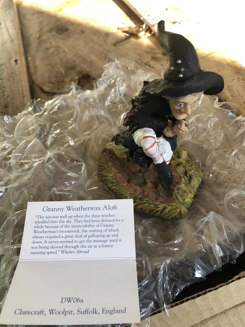 DISCWORLD CLARECRAFT TERRY Pratchett Figure Granny Weatherwax Aloft ...