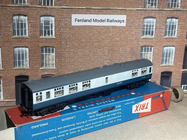 TRIX TTR OO Gauge Model Railway Mark 1 Blue And Grey Buffet Coach £12. ...