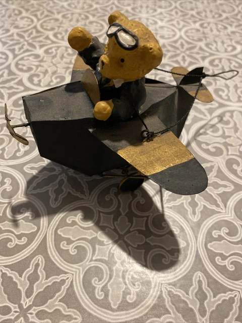 FIGURINE AVION EN Tôle Ferraille Ancien. Petit Ours. Avec Attache Pour ...