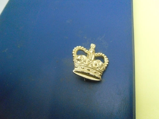 BRITISH ARMY OFFICERS: Epaulette rank Insignia (Major & up) Queen's ...