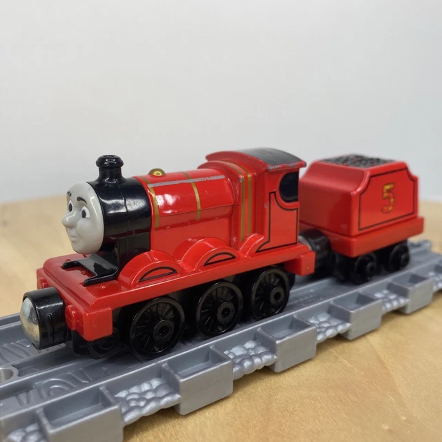 THOMAS THE TANK Engine JAMES and TENDER Take and Play Engine £9.99 ...