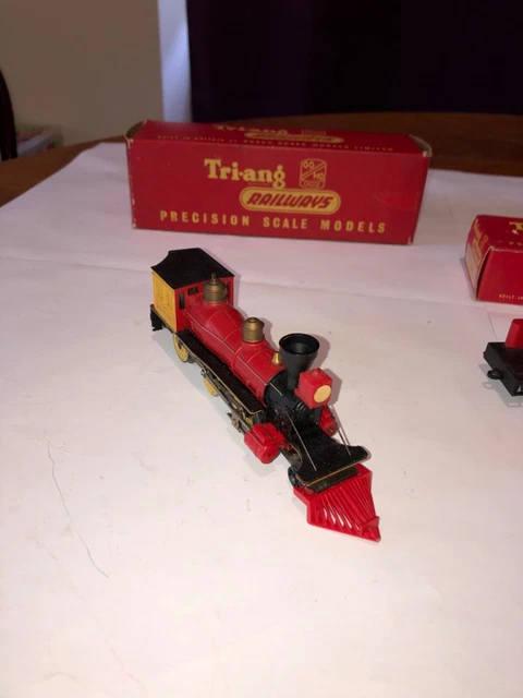 LOCOMOTIVE HO TRIANG. Davy Crockett R.3585. Tender T.R.R 1863. R.233 ...