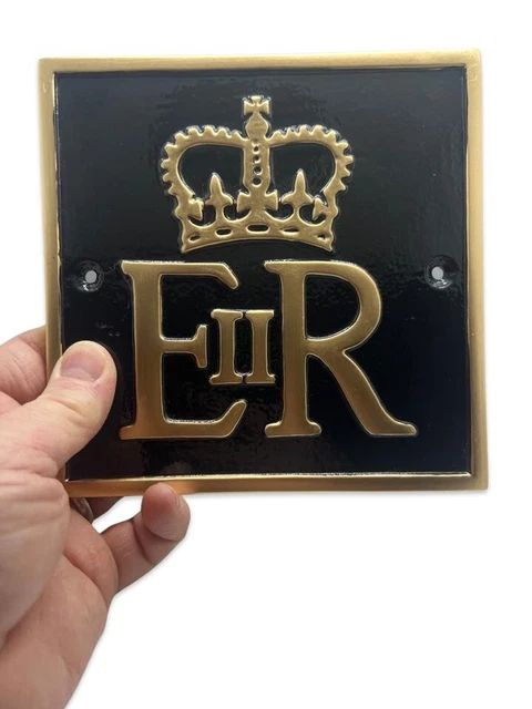 ER QUEEN ELIZABETH The Crown II wall plaque Tribute Royal Cypher cast ...