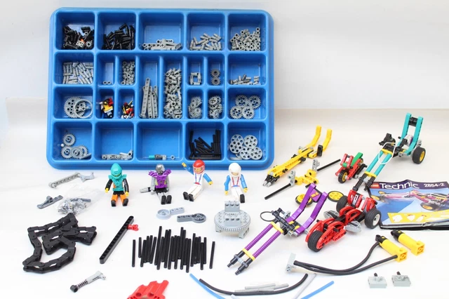 LEGO TECHNIC LARGE JOBLOT OF SPARES AND PARTS Chain Figures BUNDLE £50. ...