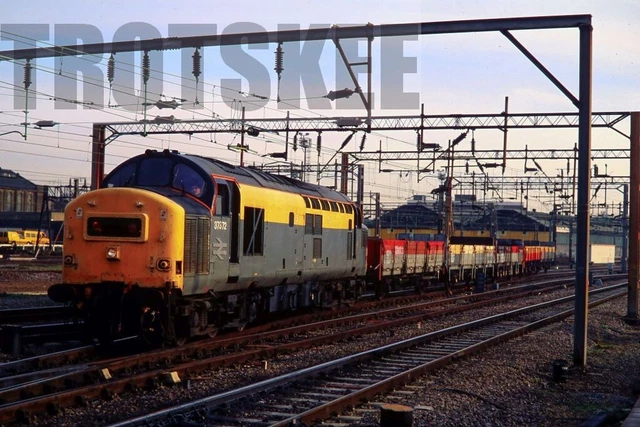 35MM SLIDE BR British Rail Diesel Loco 37372 Class 37 1994 Original £4. ...