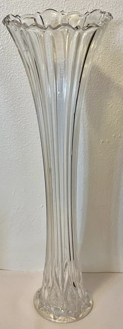 18& STRETCH SWUNG Clear Glass Vase Ribbed Scalloped Rim Diamond & Star ...