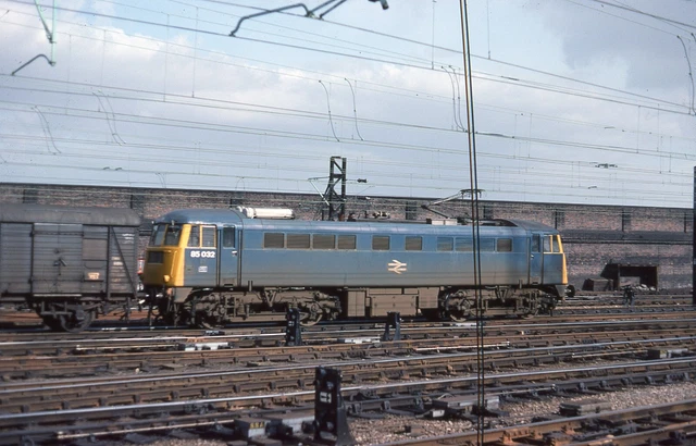 ORIGINAL RAILWAY SLIDE . BR AL5 25kv Class 85 Electric Loco 85032 ...
