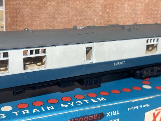 TRIX TTR OO Gauge Model Railway Mark 1 Blue And Grey Buffet Coach £12. ...