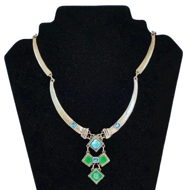 TRÈS BEAU COLLIER VINTAGE signé ENTRE GUILLEMETS plaqué argent émaillé ...