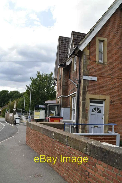PHOTO 6X4 WYE Station Wye Station is located on the Ashford to Ramsgate ...