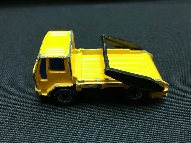 MATCHBOX FORD CARGO Skip Truck Diecast Collectable Scale 1:64 EUR 3,97 ...