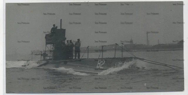 ROYAL NAVY PHOTO HMS B2 class submarine Portsmouth Solent blt vickers ...