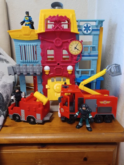 FISHER PRICE IMAGINEXT Rescue Centre + 2 Fire Engines + 2 Figures ...