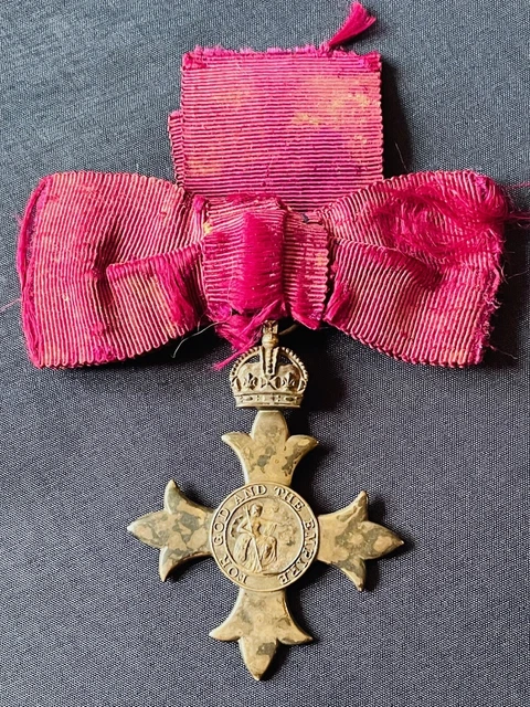 WWI ORIGINAL KING George V 1St Type Obe Medal With Bow Type Fixing. £ ...