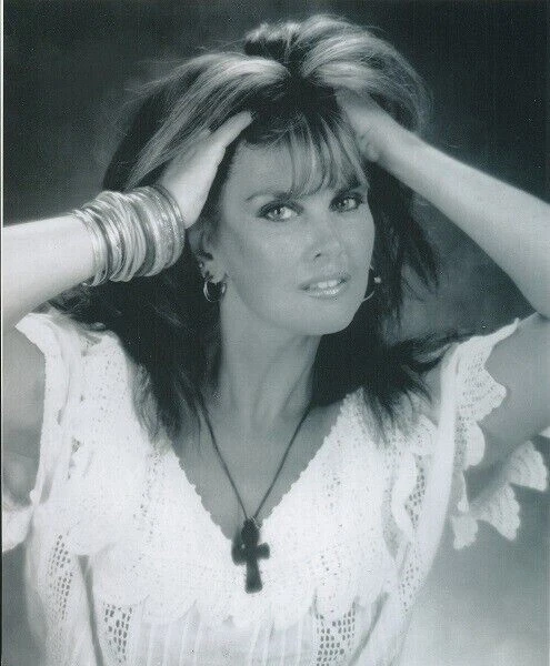 CAROLINE MUNRO UNSIGNED Photo - English actress, model and singer *57 £ ...