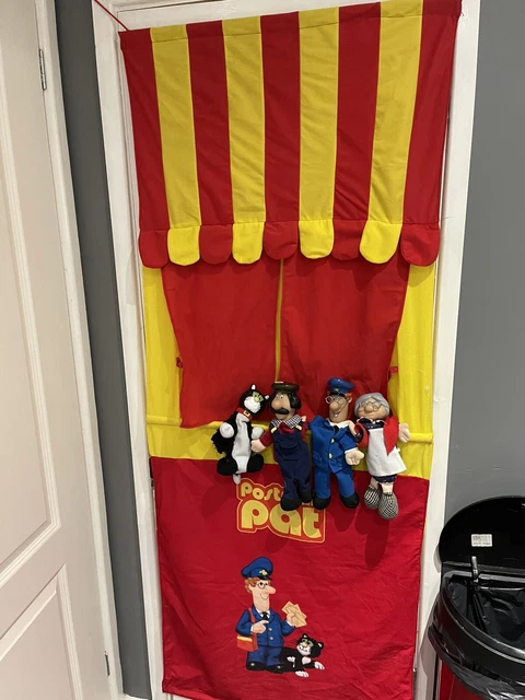 POSTMAN PAT DOOR Puppet Theatre And 4 Hand Puppets Vgc £22.00 - PicClick UK
