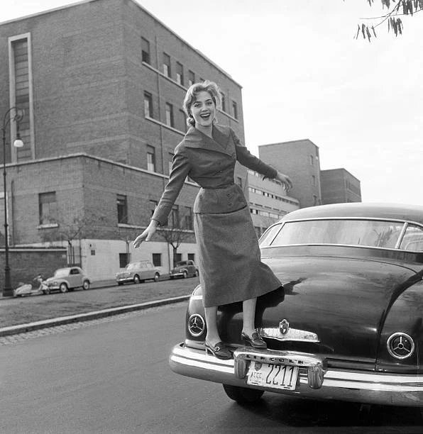 ITALIAN ACTRESS LEONORA Ruffo Posing With A Lincoln Film Star Old Photo ...