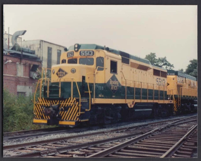 READING RR EMD GP30 diesel locomotive #5513 color photo 1989 £8.33 ...