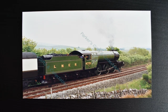 TRAIN PHOTOGRAPH OF Railway LNER Green Arrow Locomotive No. 4771 (P94 ...