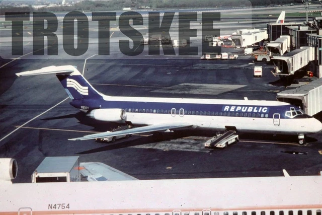 35MM SLIDE REPUBLIC Airlines N908H McDonnell Douglas DC-9-31 c1980 ...