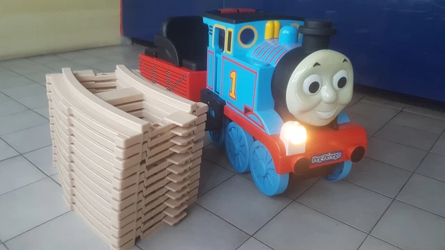 THOMAS THE TANK Engine Ride On Train And Track Peg Perego. £180.00 ...