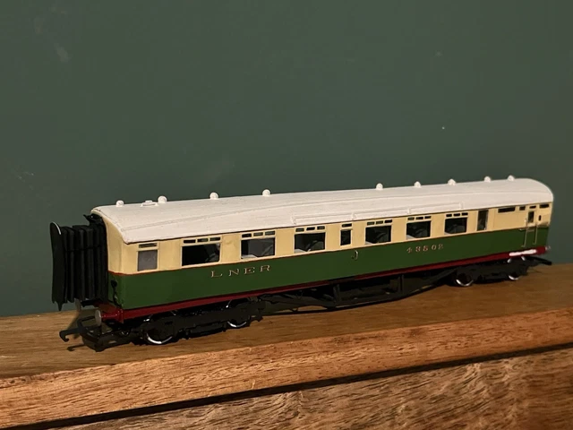 KIT BUILT OO Gauge LNER Tourist Brake Coach No. 43502 Model Unboxed £17 ...