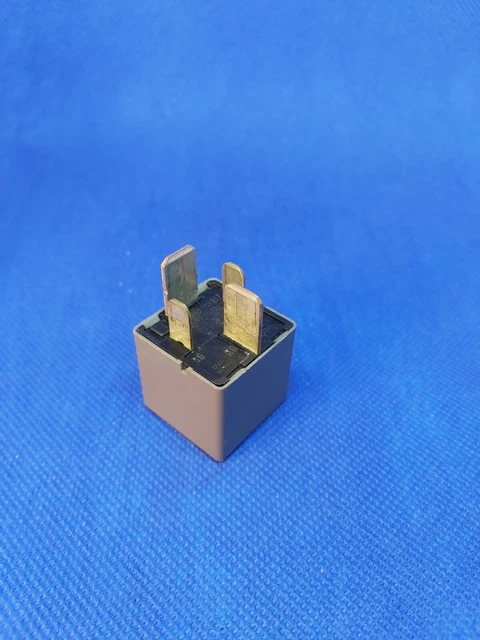 MERCEDES RELAY A0009822923 Genuine DECO 4 PIN GREY £13.20 - PicClick UK