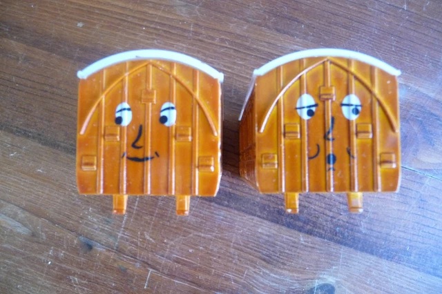 HORNBY OO GAUGE Thomas the Tank Engine Annie & Clarabel coach bodies £1 ...