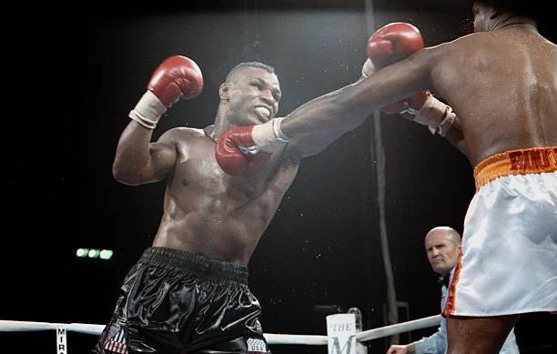 MIKE TYSON THROWS A Punch Against Donovan Ruddock 2 Old Boxing Photo £5 ...