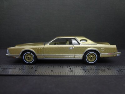 AUTO WORLD 1978 Lincoln Continental Mark V gold - Loose 1:64 EUR 11,39 ...