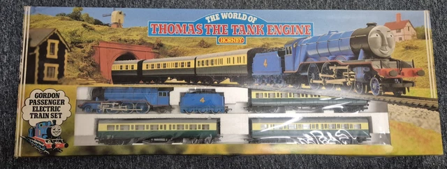 HORNBY RAILWAYS THOMAS TANK GORDON PASSENGER TRAIN SET 00 Gauge £92.00 ...