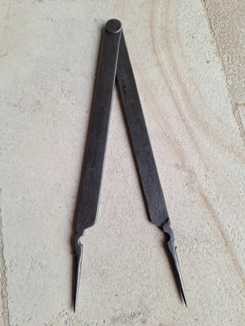 1 - TRÈS ancien compas outil fer compagnon charpentier tailleur pierre ...